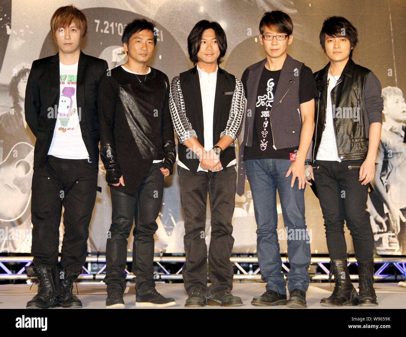 Pop bands hi-res stock photography and images - Alamy