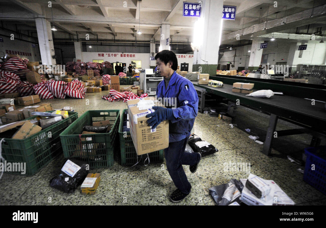 China post sorting center hi-res stock photography and images - Alamy
