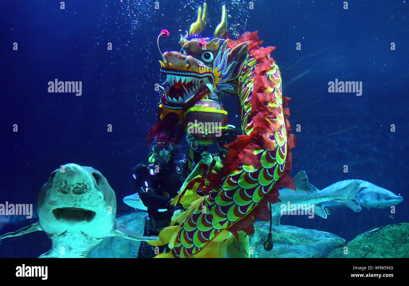 Welcome dragon hi-res stock photography and images - Alamy