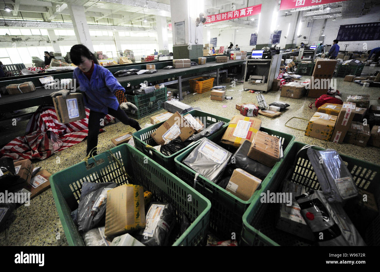 China post sorting center hi-res stock photography and images - Alamy