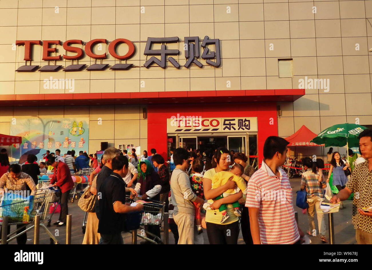 Tesco plc hi-res stock photography and images - Alamy