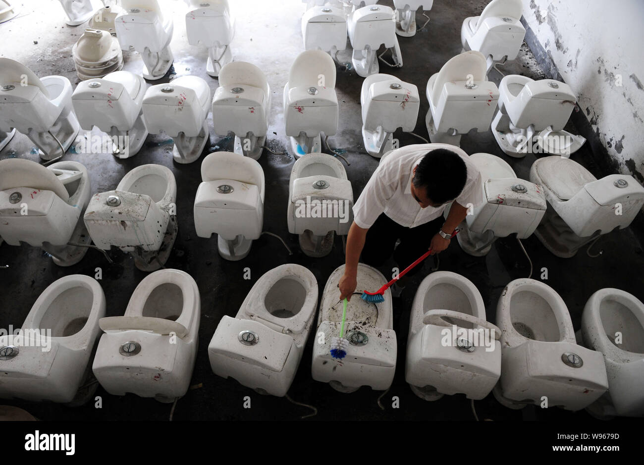 Chinese toilets hi-res stock photography and images - Alamy