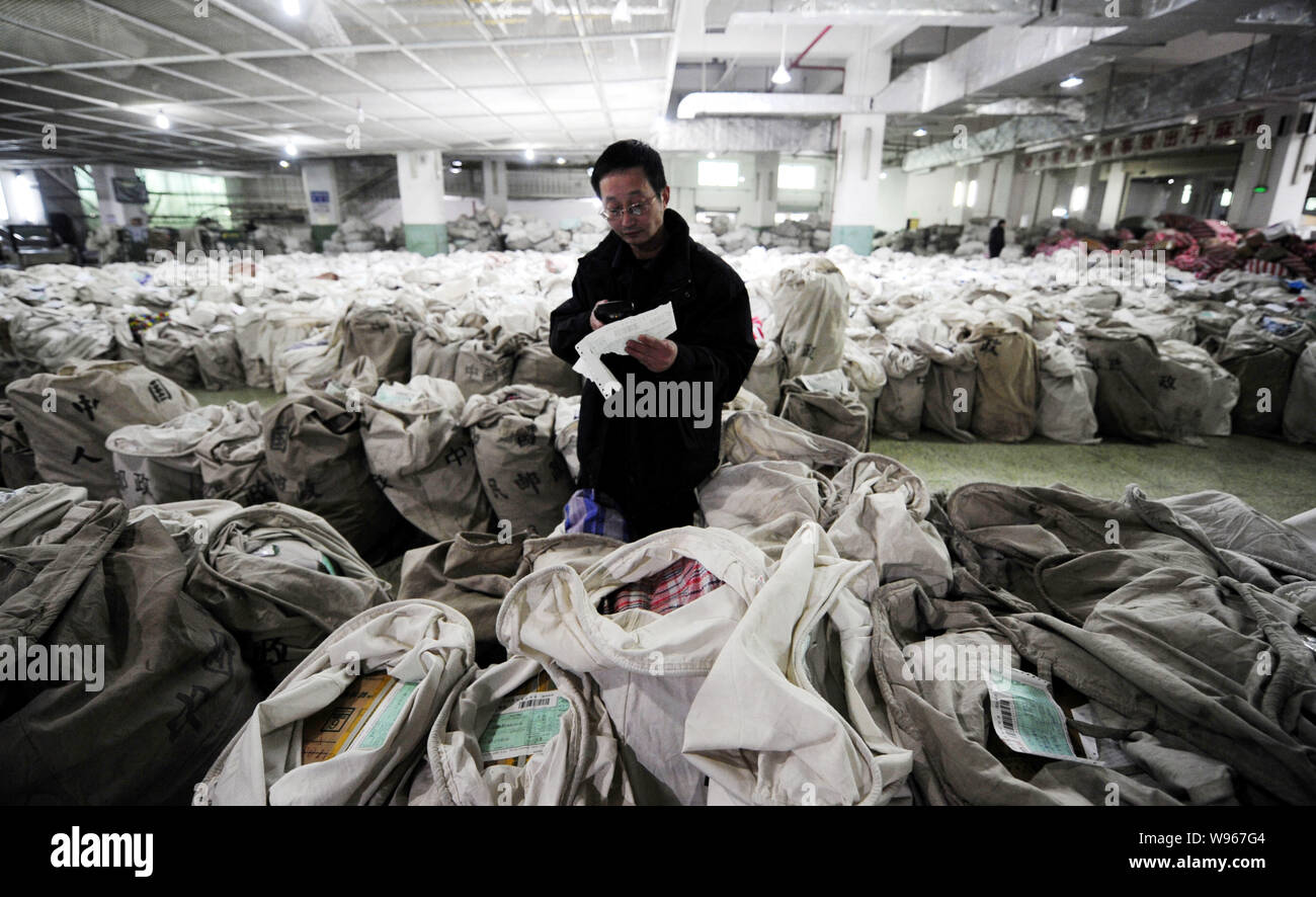 China post sorting center hi-res stock photography and images - Alamy