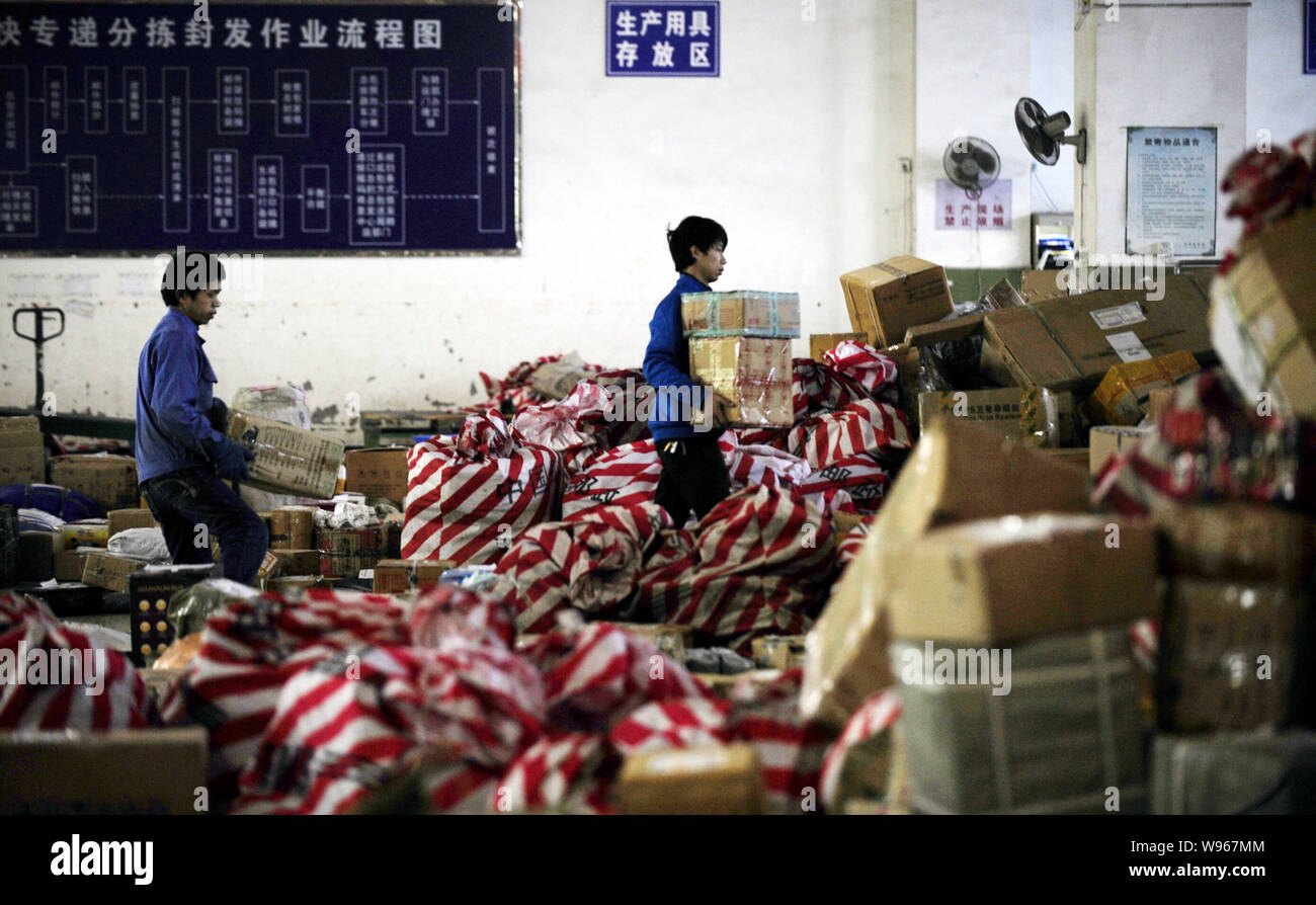 China post sorting center hi-res stock photography and images - Alamy