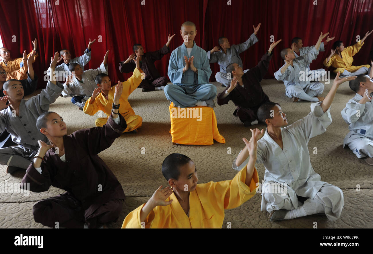 Nuns in training hi-res stock photography and images - Alamy