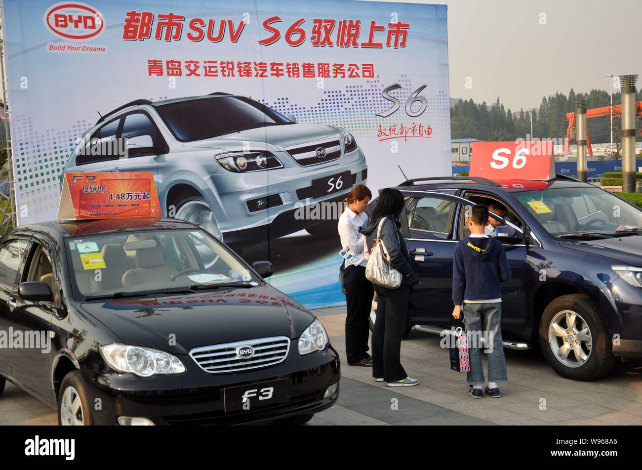 --FILE--Visitors look at BYD cars during an auto show in Qingdao city ...