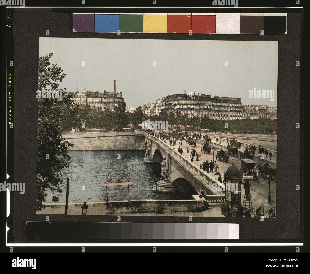 Alma bridge, Paris, France Stock Photo - Alamy