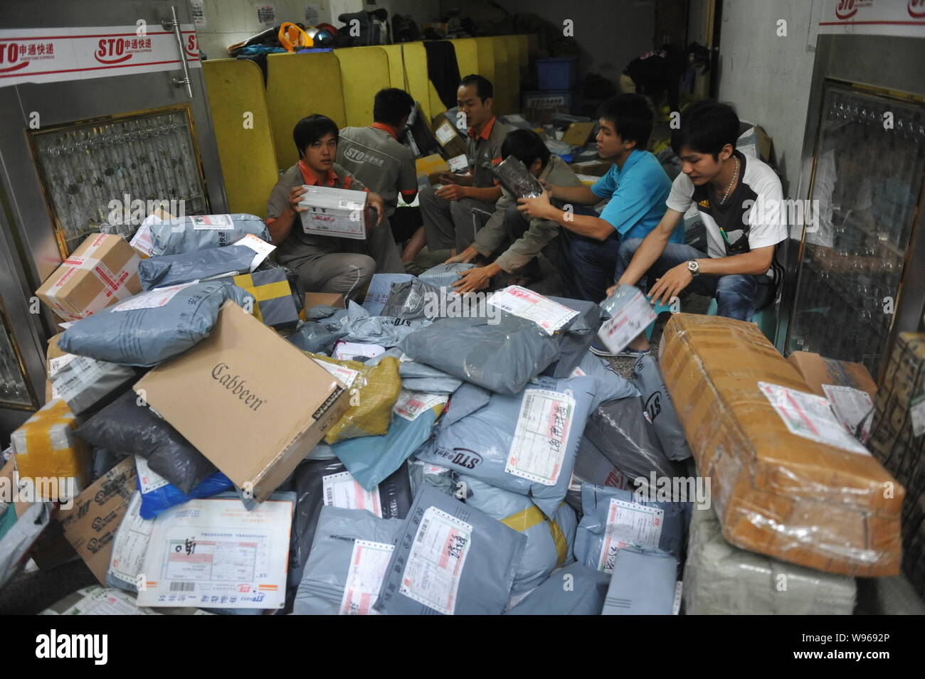 Shentong express hi-res stock photography and images - Alamy