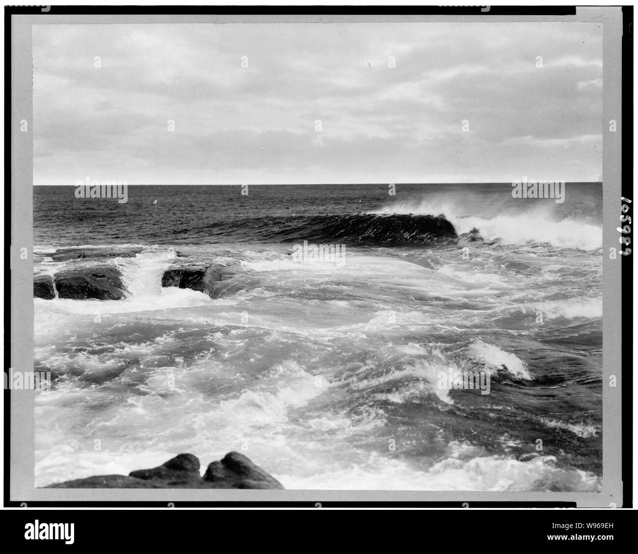 Rugged coast atlantic ocean Black and White Stock Photos & Images - Alamy