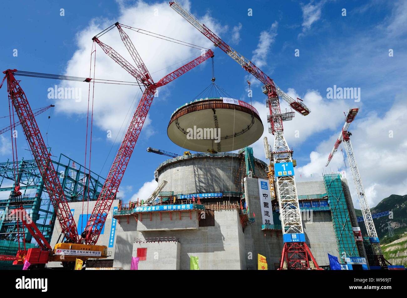 The dome of a containment structure is being hoisted at the Taishan ...
