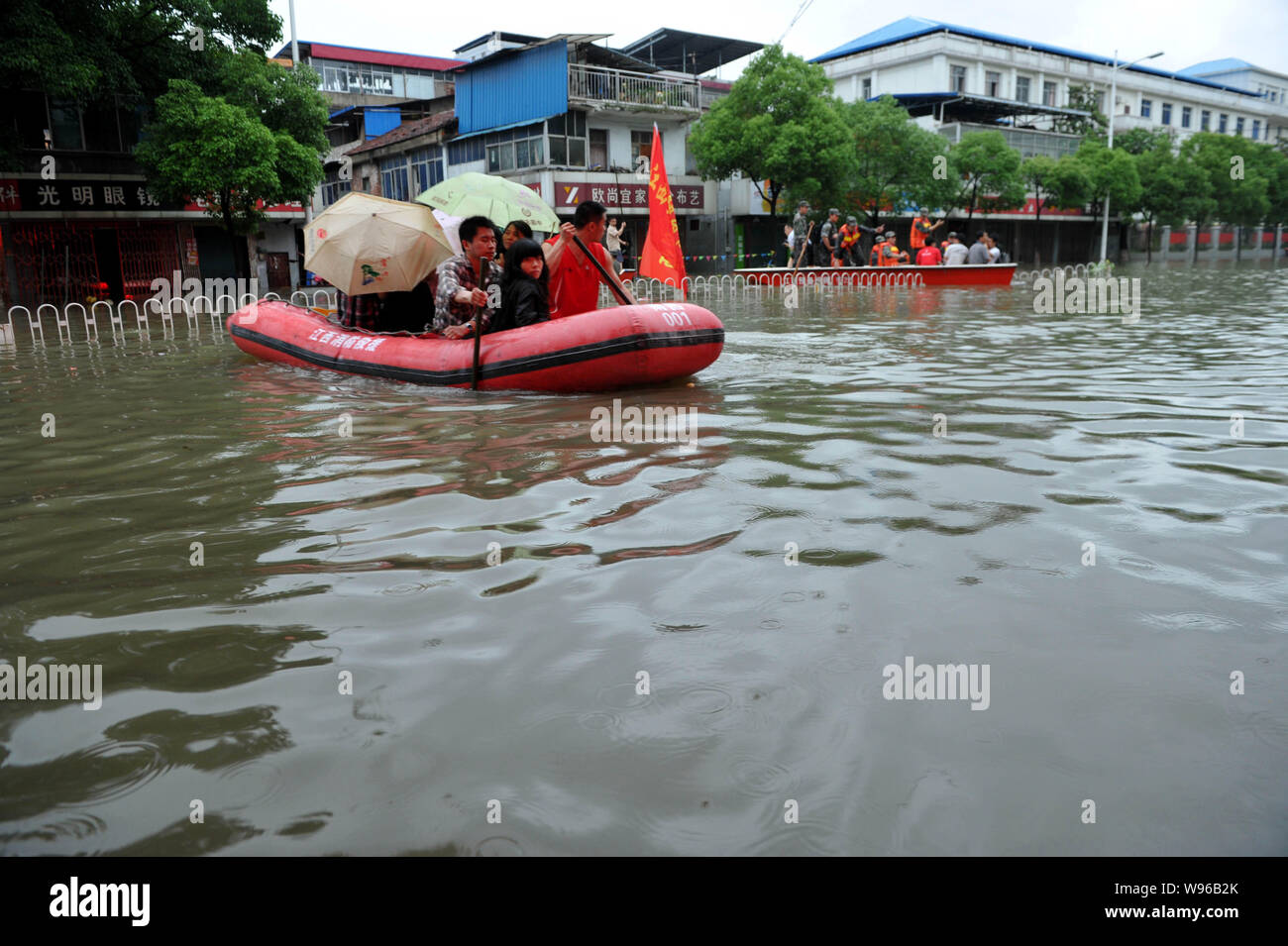 Raft in floods hi-res stock photography and images - Alamy