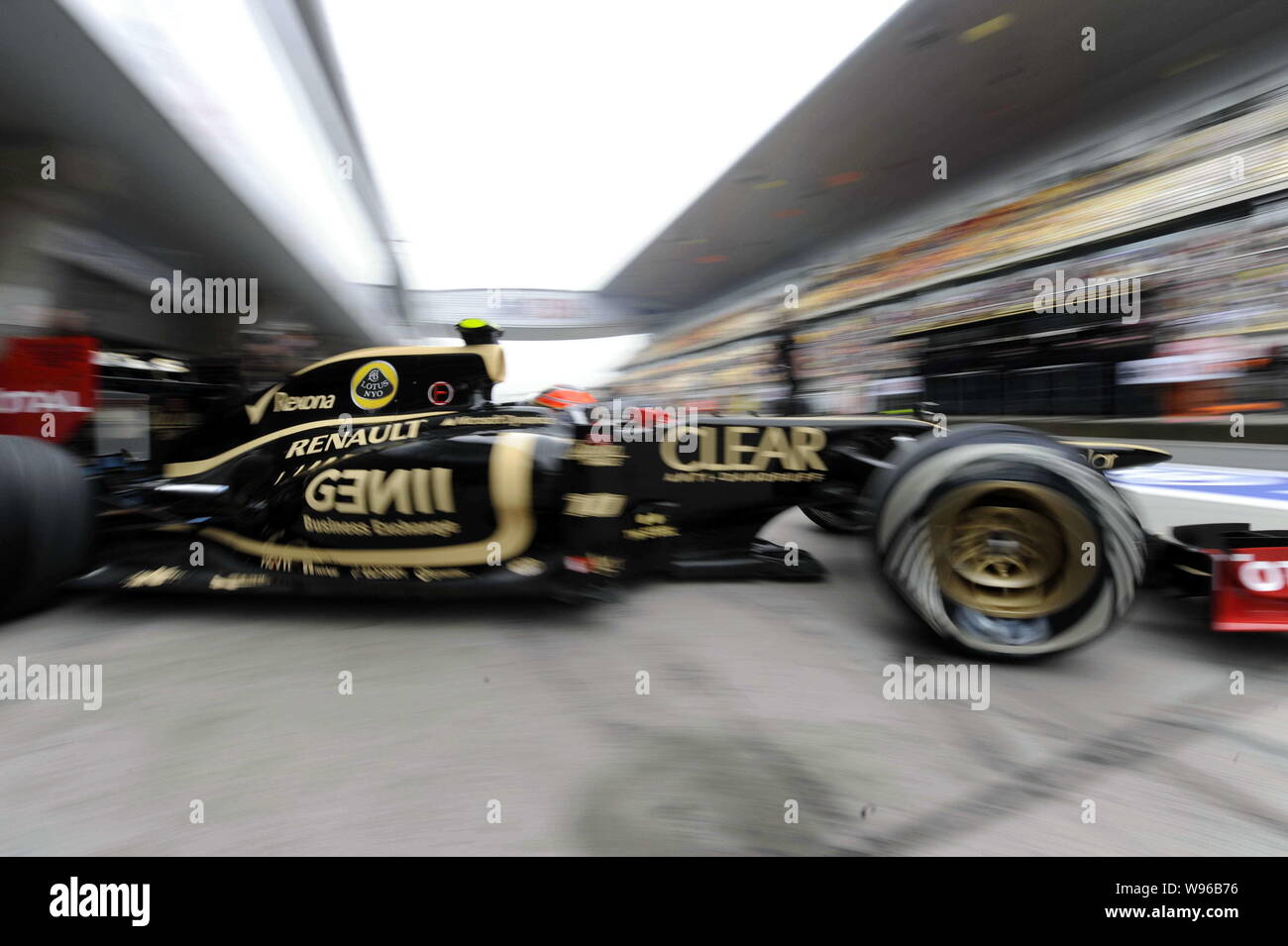 Kimi raikkonen lotus renault f1 hi-res stock photography and images - Alamy