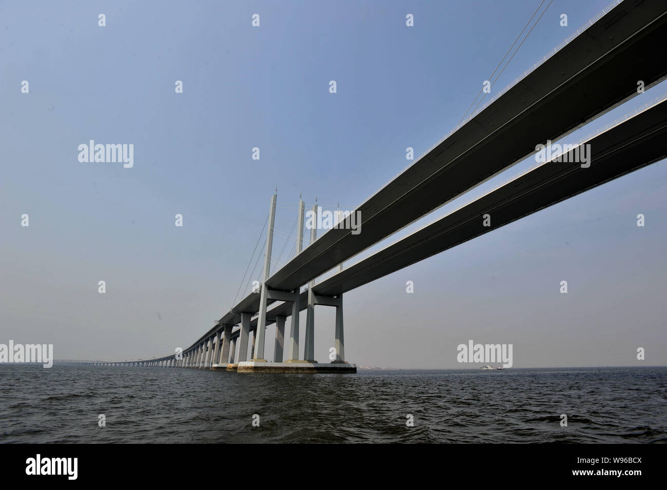 --File--View of the Jiaozhou Bay Bridge, the worlds longest cross-sea ...