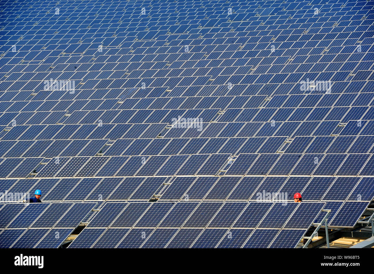China rooftop solar panel hi-res stock photography and images - Alamy