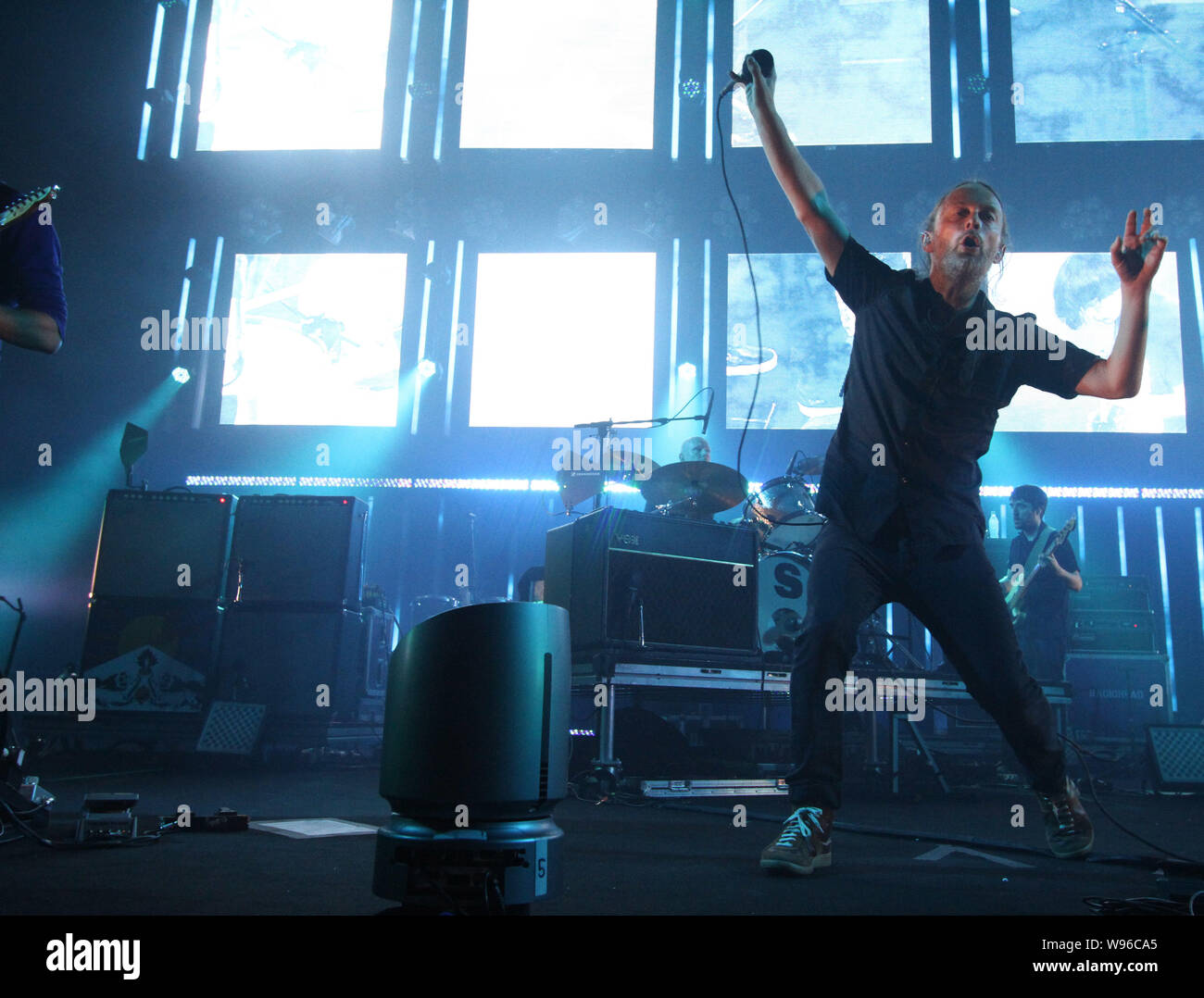 Radiohead in concert hi-res stock photography and images - Alamy