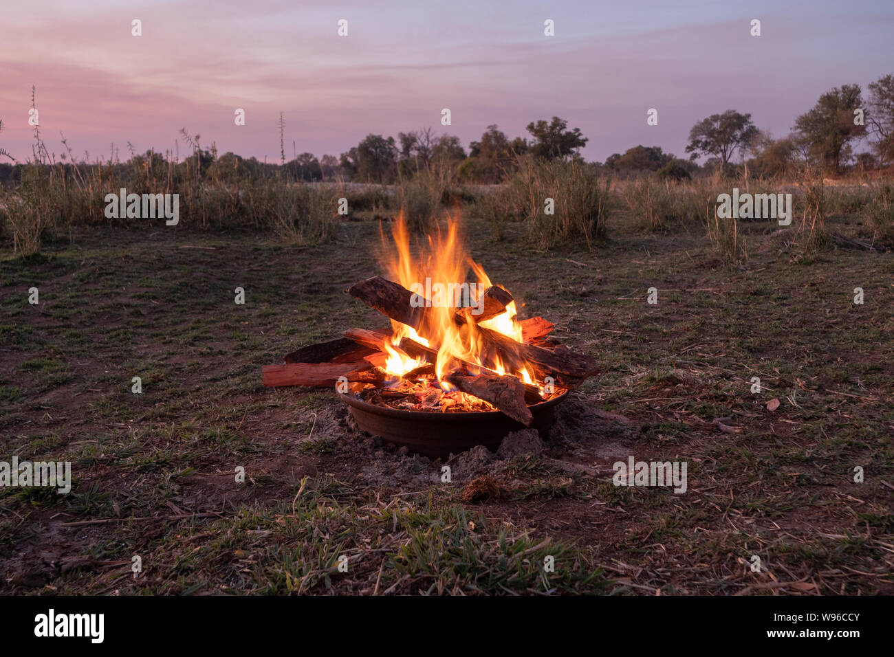 Campfire glow hi-res stock photography and images - Alamy