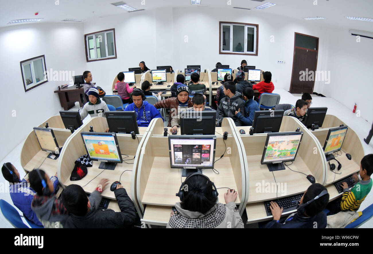 China classroom computer 2012 hi-res stock photography and images - Alamy