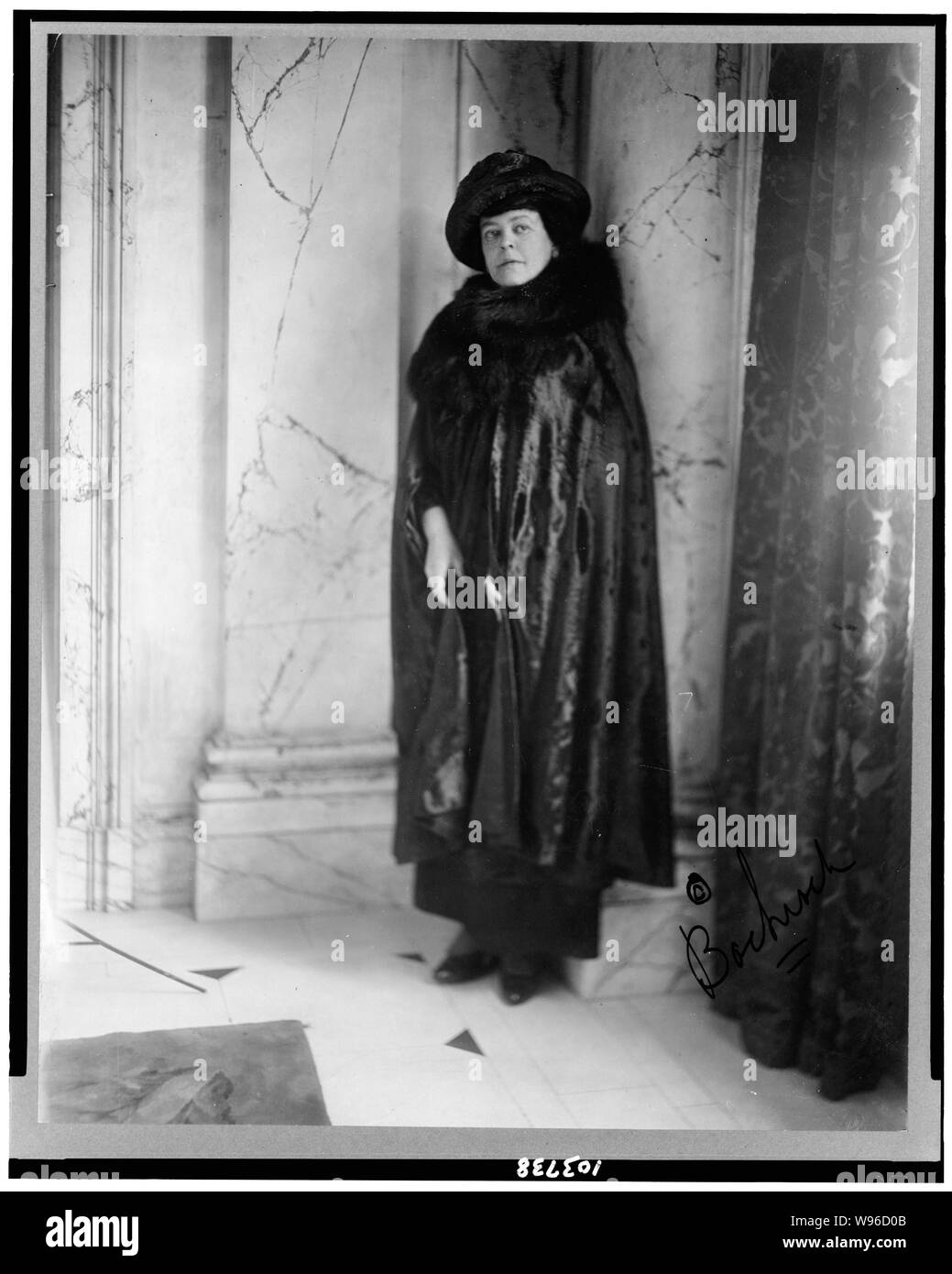 Alva E. Belmont, full-length portrait, standing, leaning against column ...