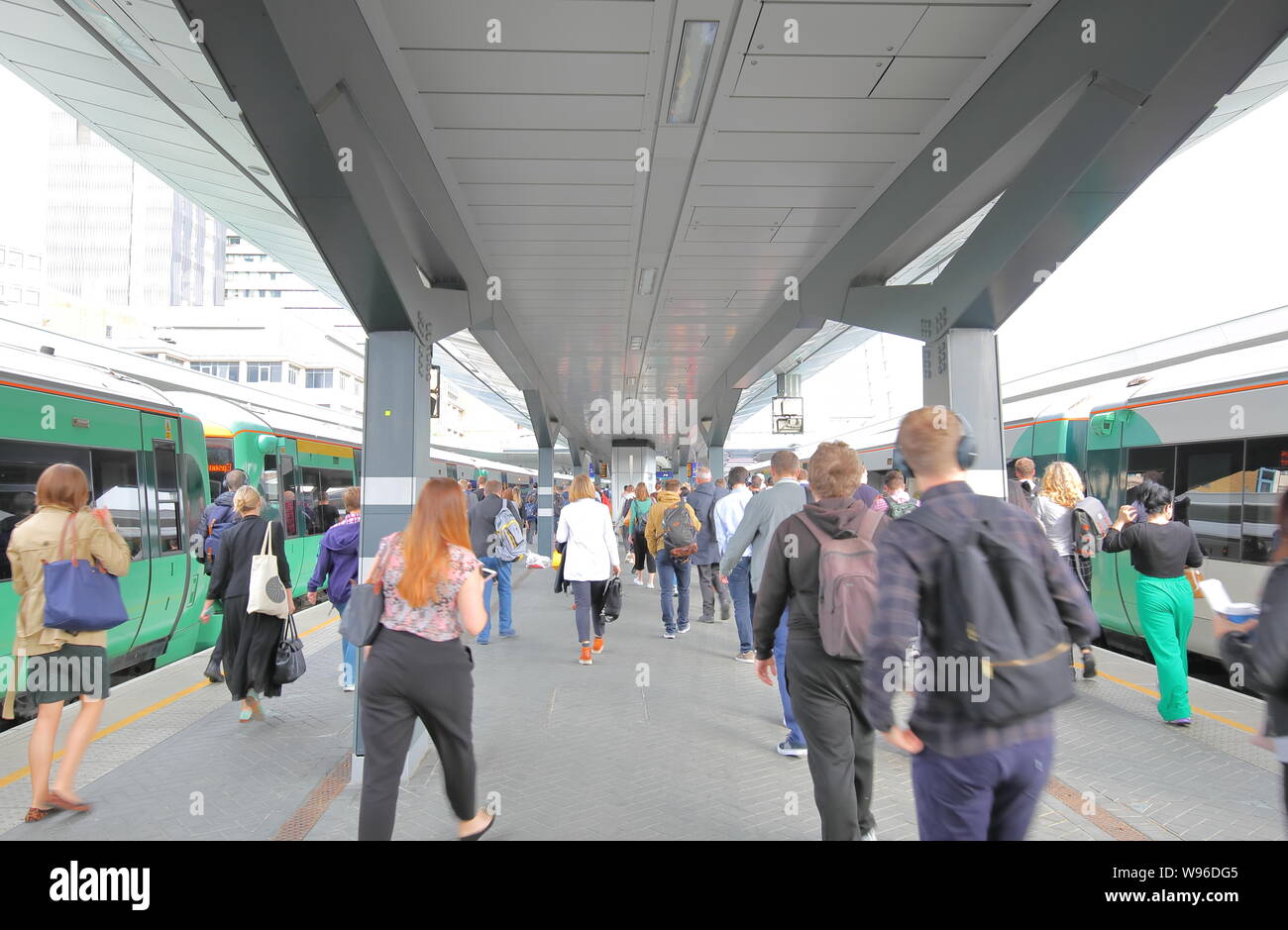 Workers london bridge railway hi-res stock photography and images - Alamy