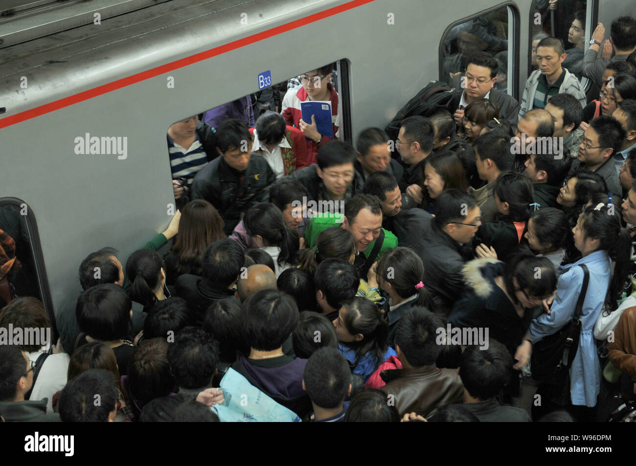 --FILE--A crowd of passengers try to squash into a Metro train at a ...