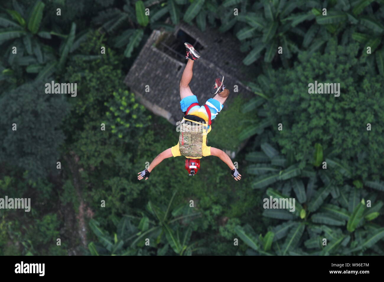 A parachute jumper jumps off the Balinghe Bridge in Anshun city ...