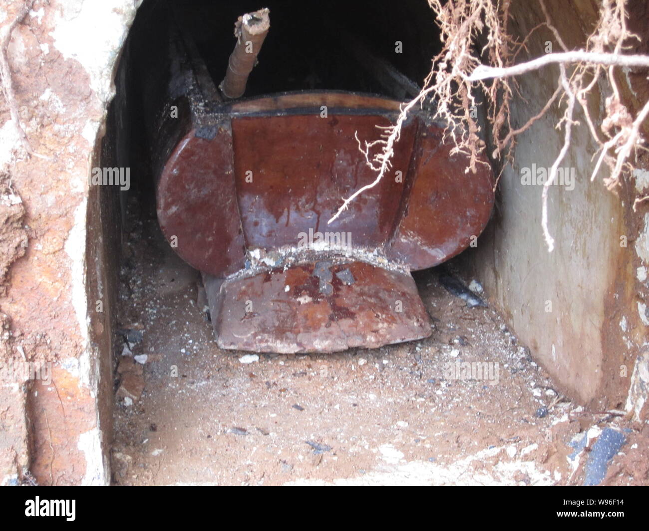 Tomb robbers hi-res stock photography and images - Alamy