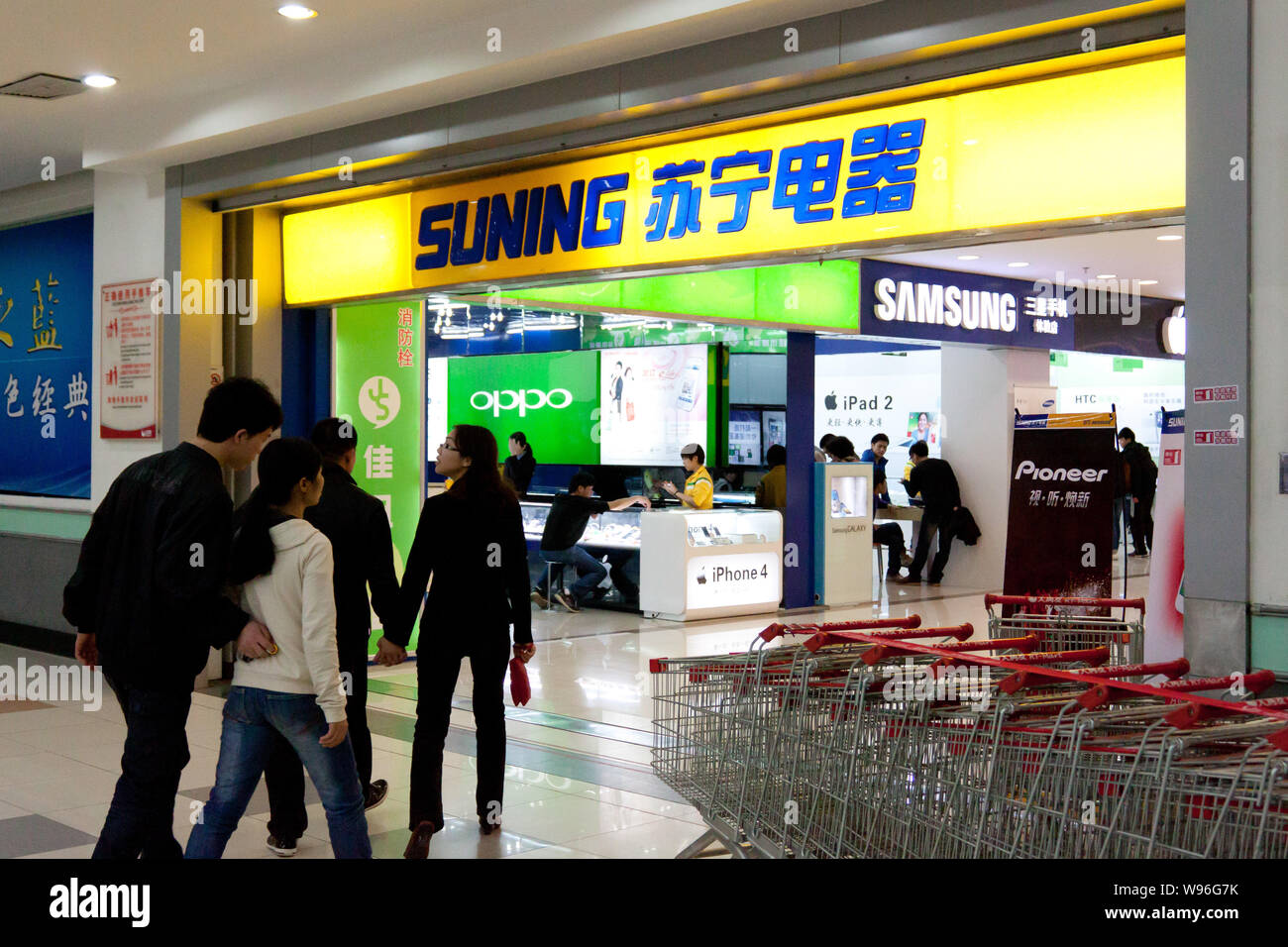 Chinese electrical appliances store hi-res stock photography and images ...
