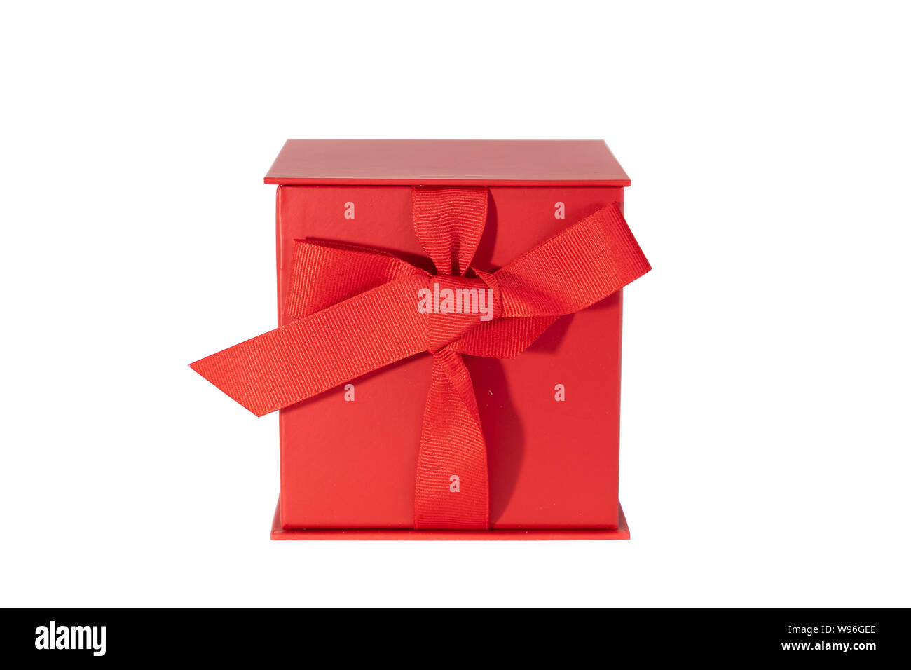 Isolated red gift box with bow Stock Photo - Alamy