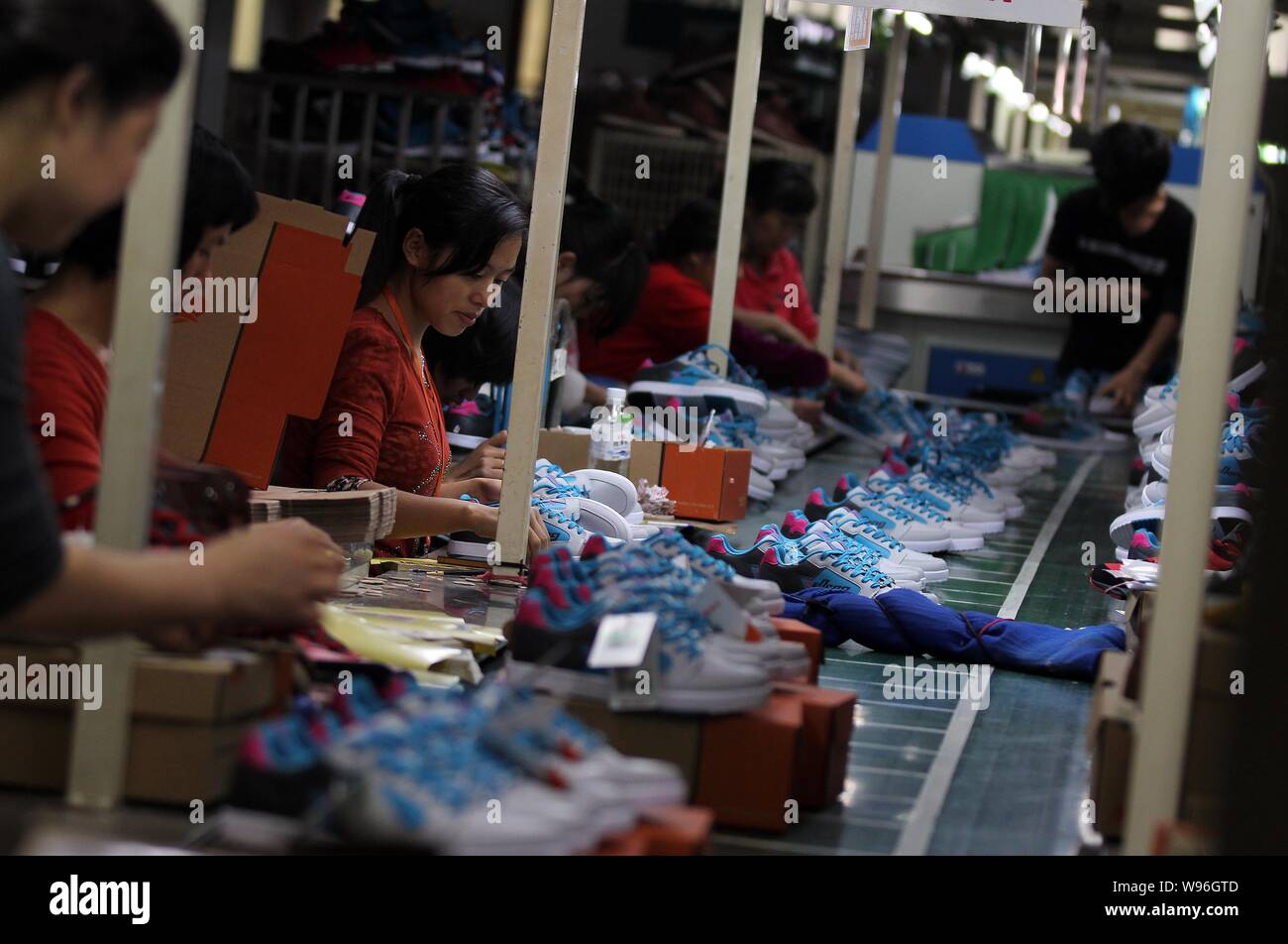 China Shoes Factory Workers High Resolution Stock Photography and ...