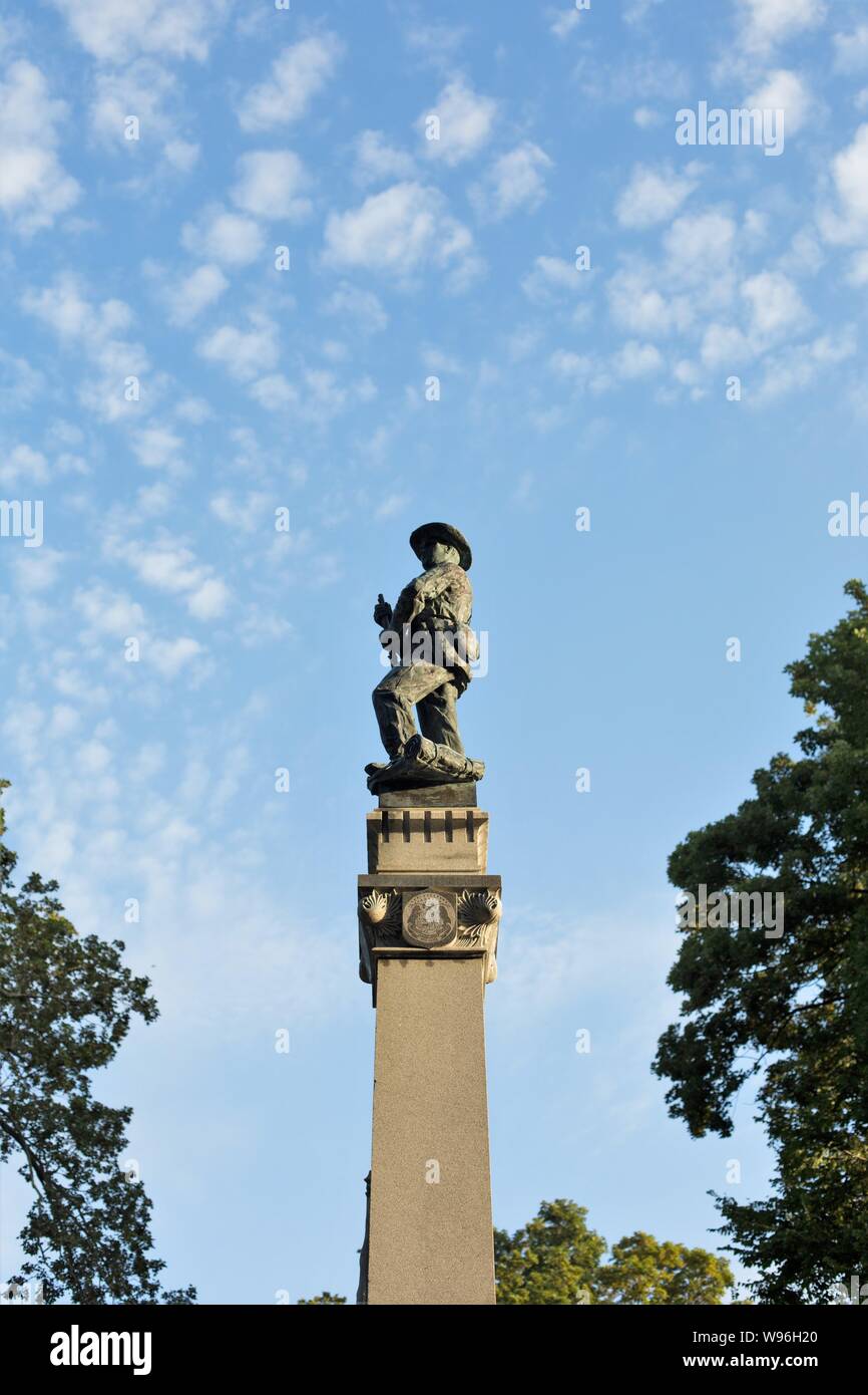 A monument honoring the fallen soldiers of the Confederate army, at the ...