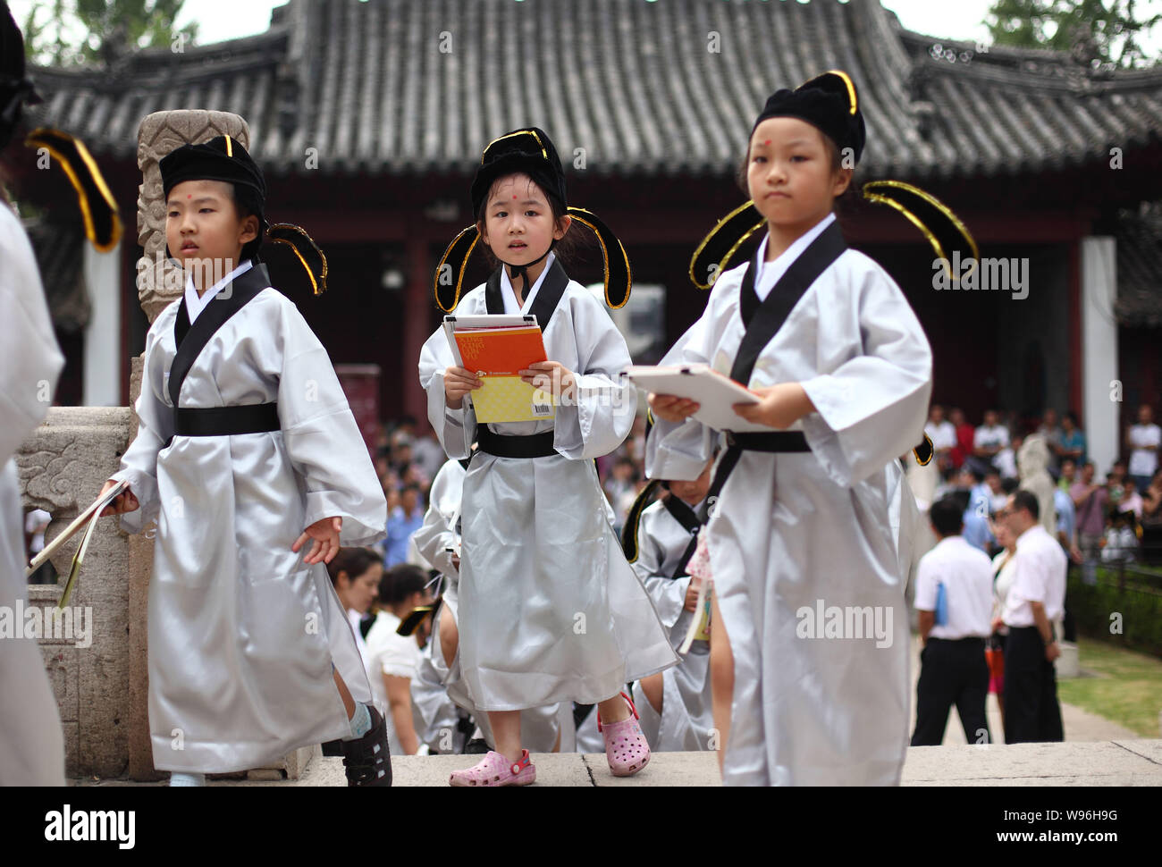 Newly enrolled primary school students, dressed in traditional Chinese ...