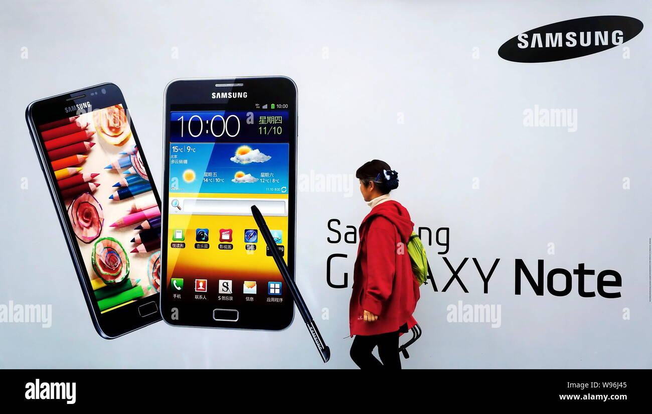 Mobile operating system hi-res stock photography and images - Alamy