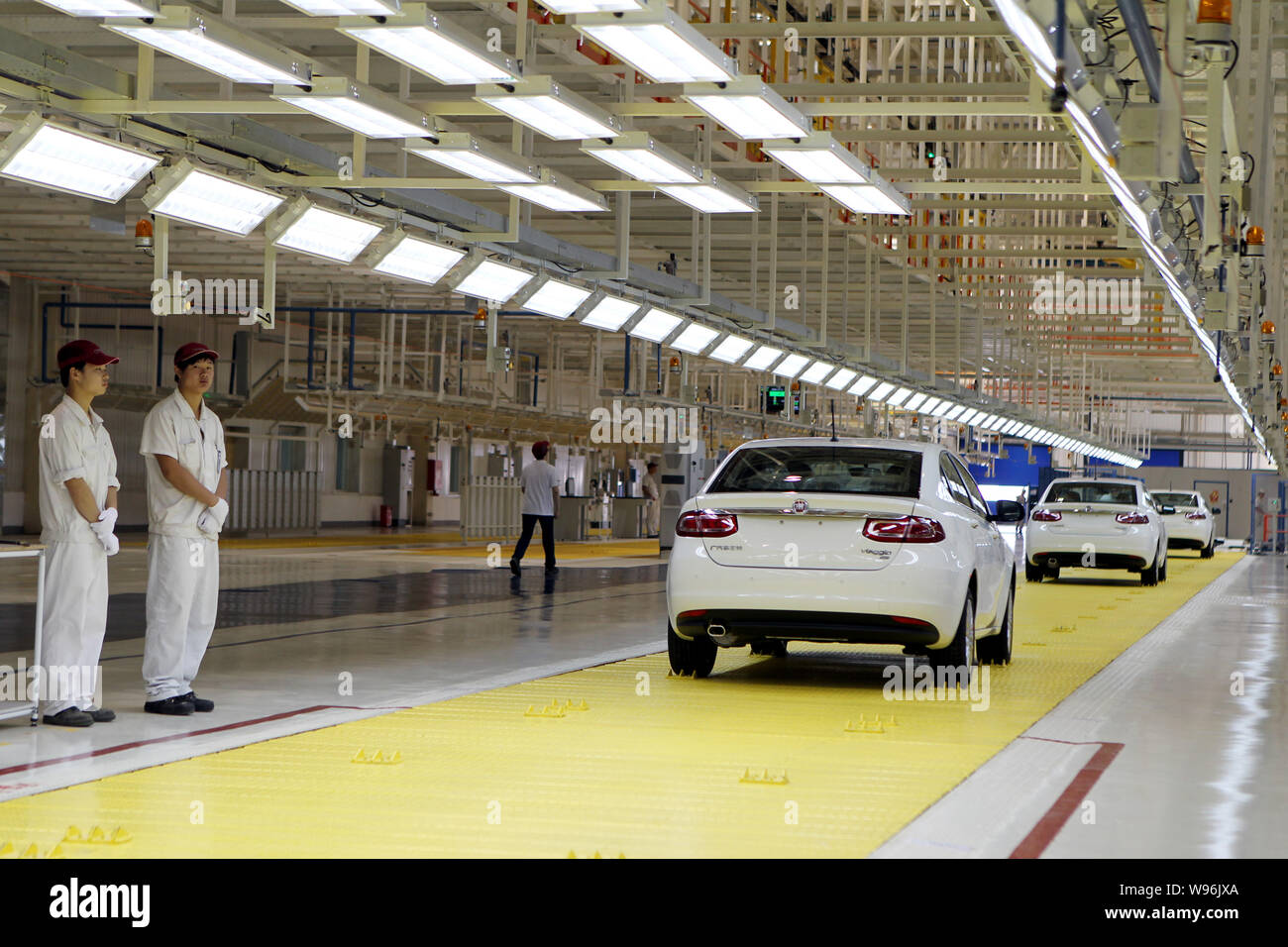 Fiat Viaggio cars pass through the assembly line at the GAC Fiat WCM ...