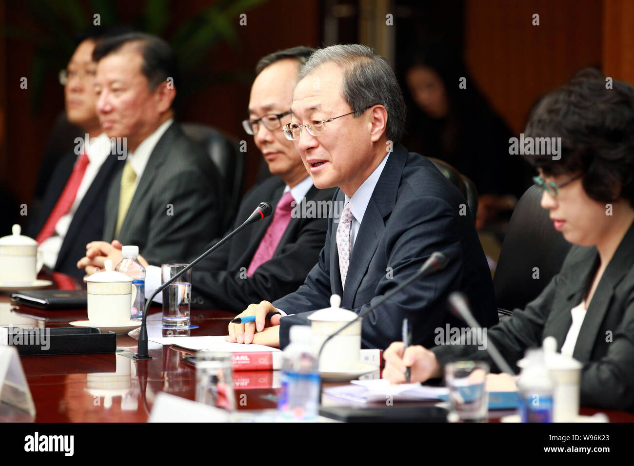 South Korean Trade Minister Park Tae-ho (Bark Taeho), second right, and ...
