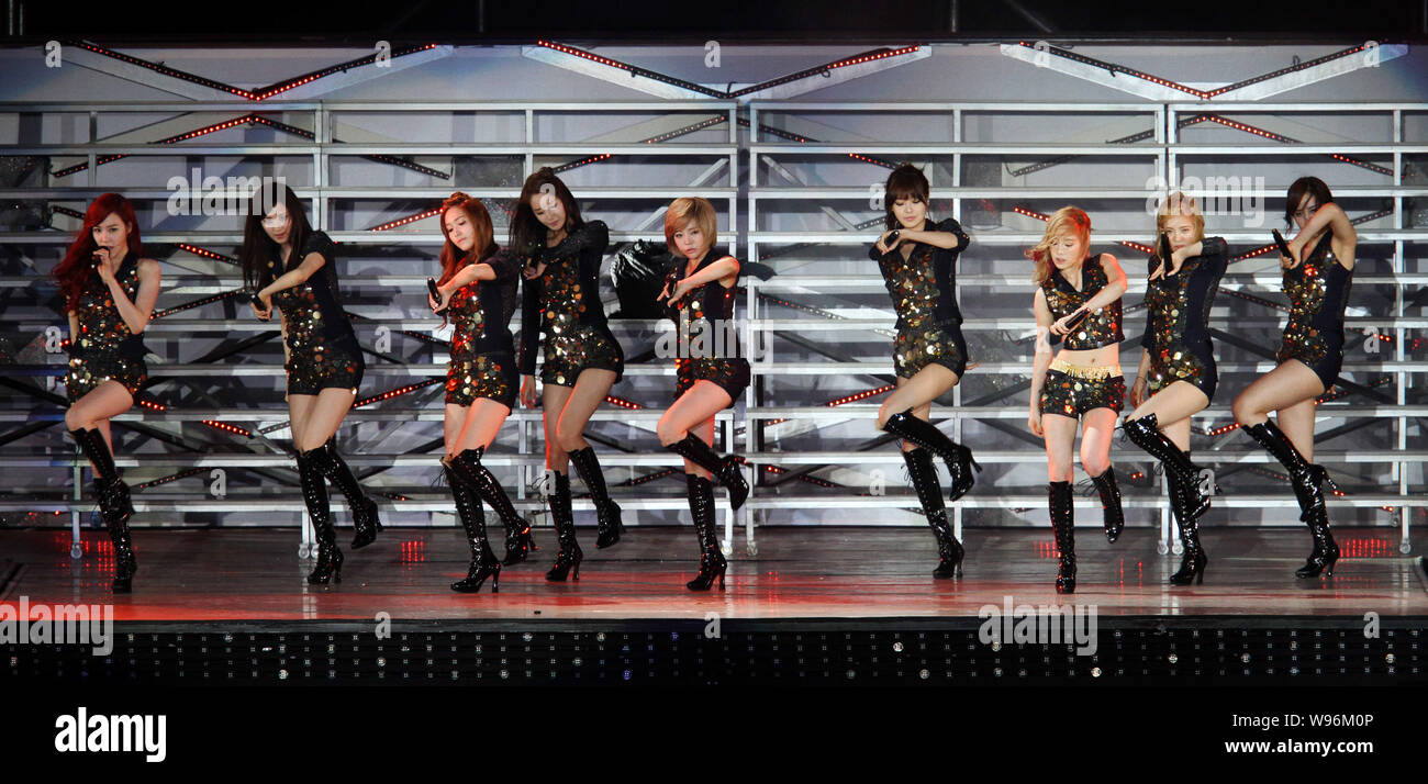 Girls generation korean band hi-res stock photography and images - Alamy