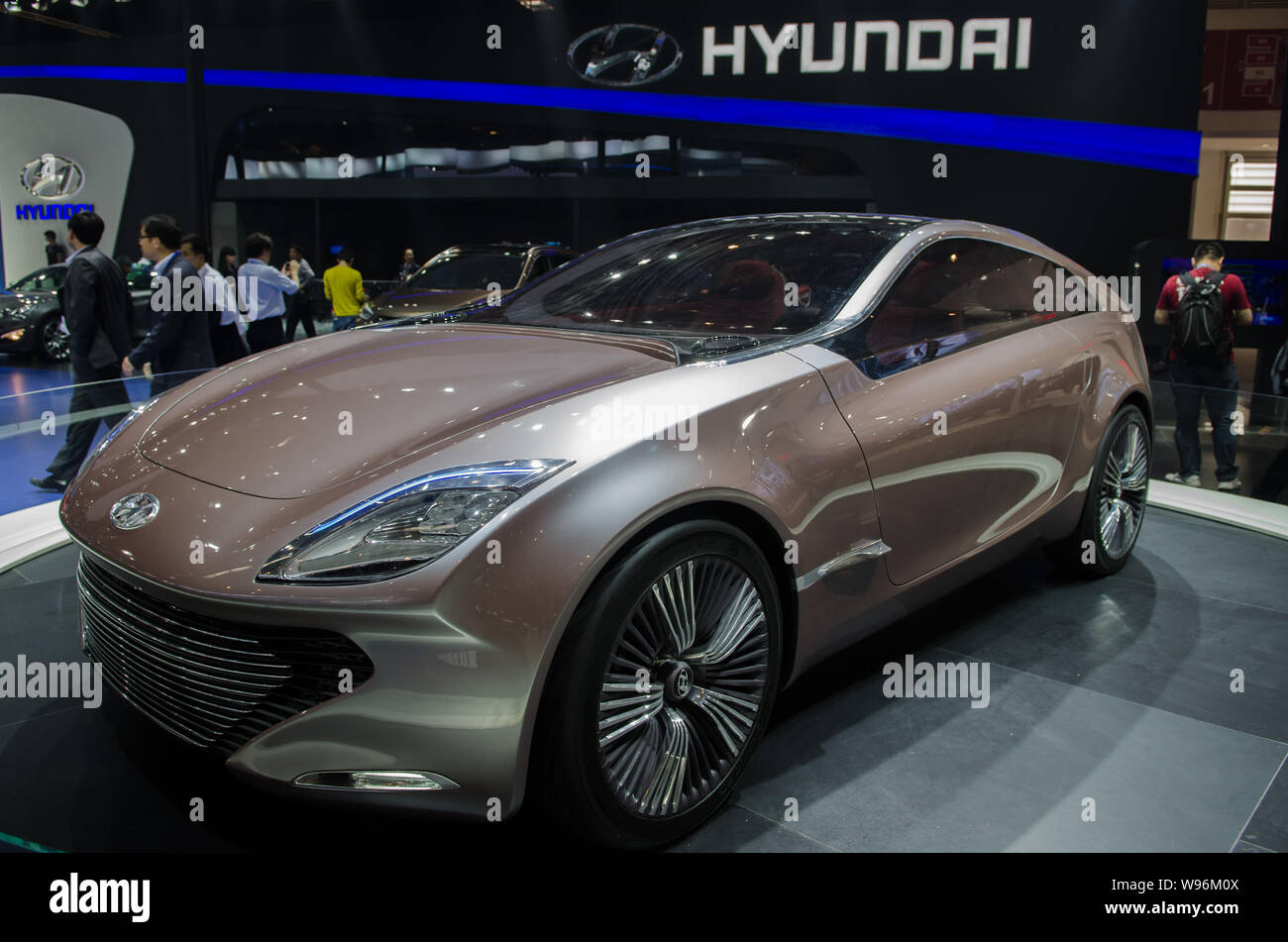 Hyundai stand hi-res stock photography and images - Alamy