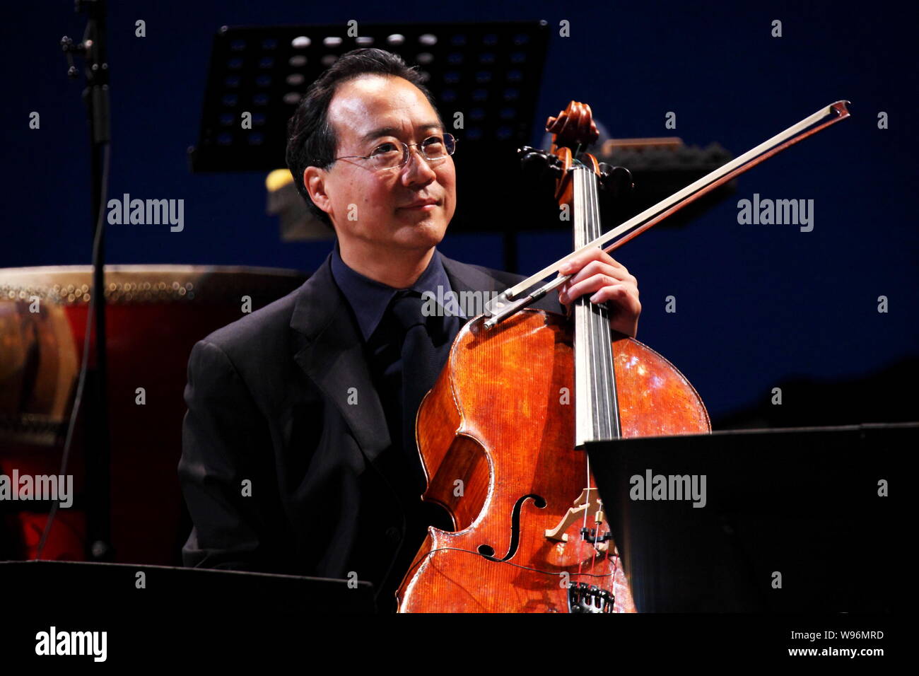 Yo yo ma hi-res stock photography and images - Alamy