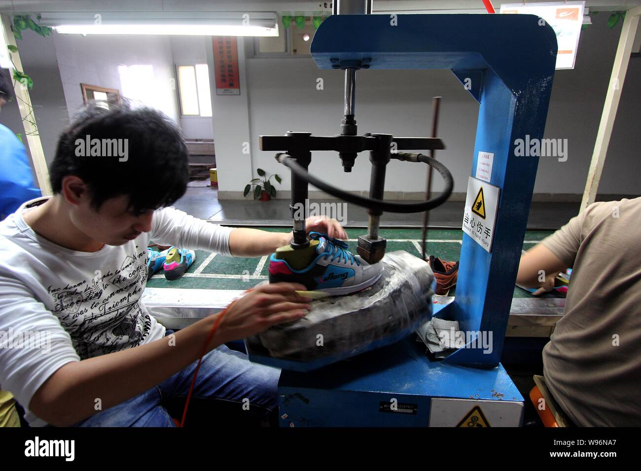 China Shoes Factory Workers High Resolution Stock Photography and ...