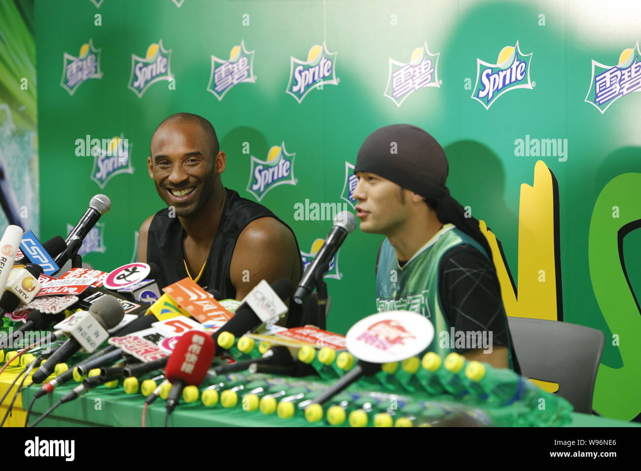 Taiwanese singer and actor Jay Chou, right, and NBA superstar Kobe ...