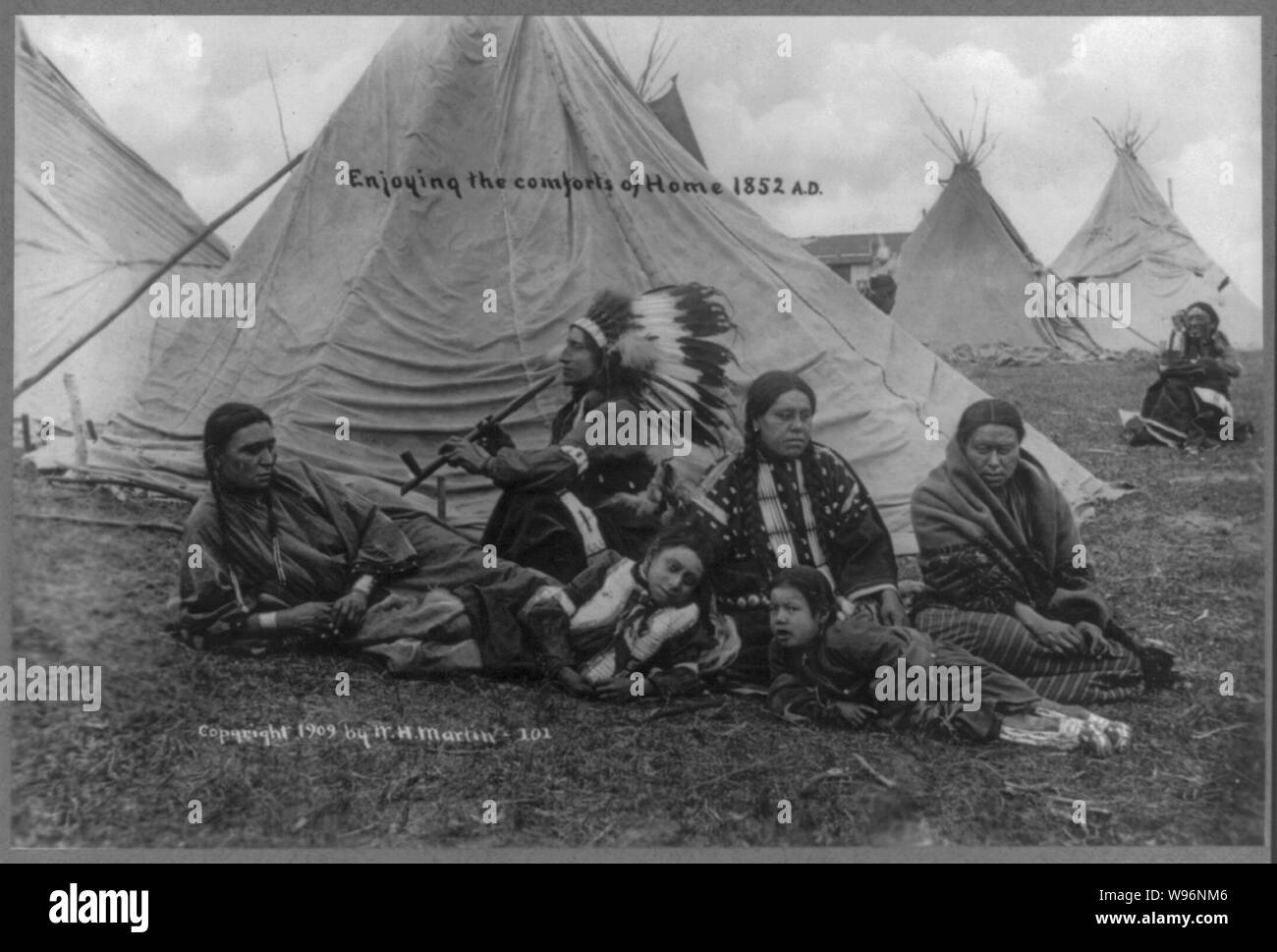 Native american tepee hi-res stock photography and images - Alamy