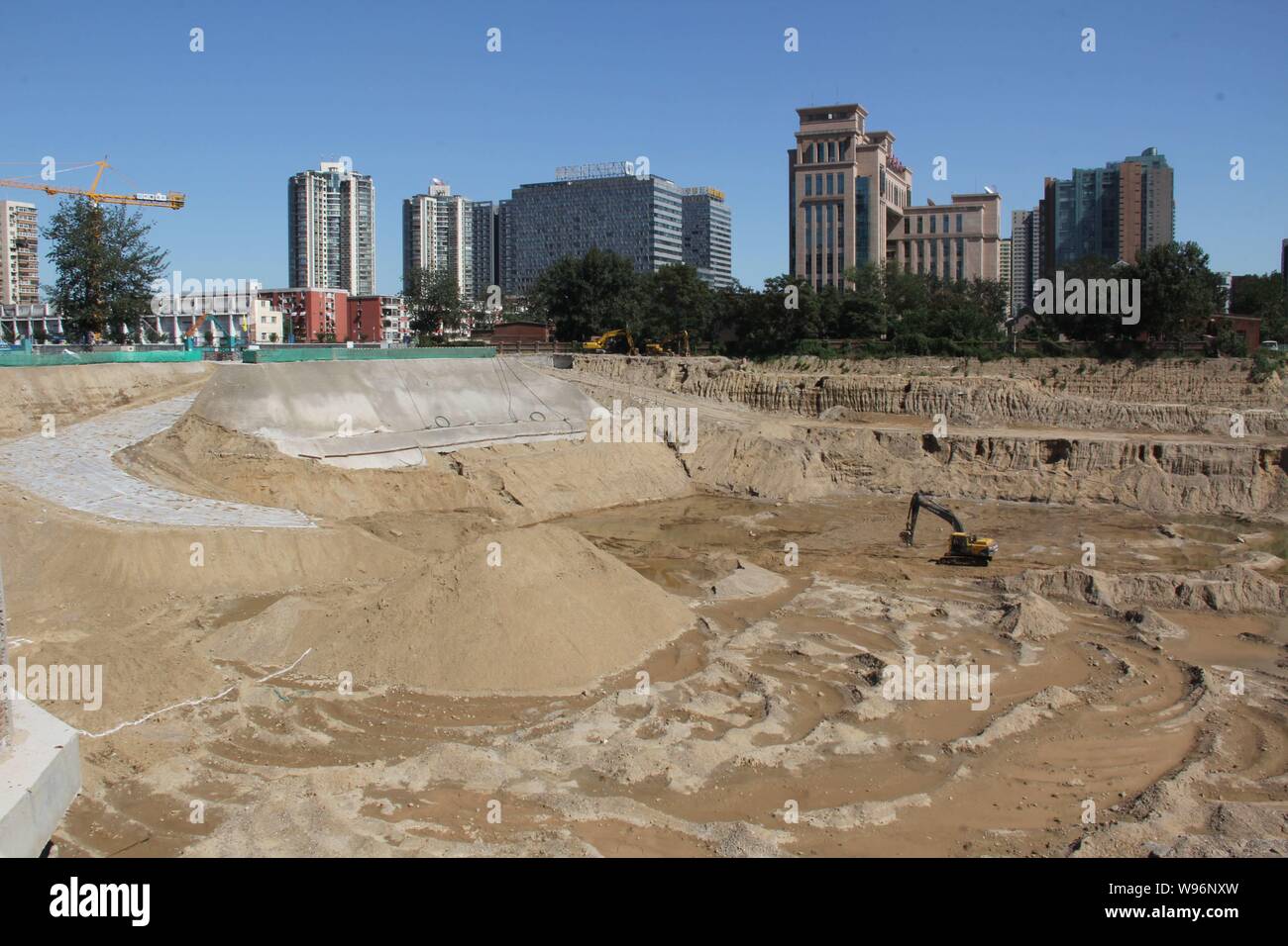 --File--View of the construction site of China Zun which is expected to ...