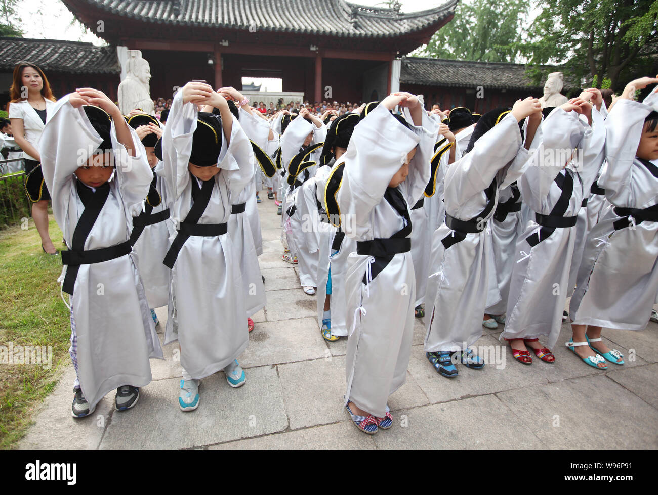Newly enrolled primary school students, dressed in traditional Chinese ...