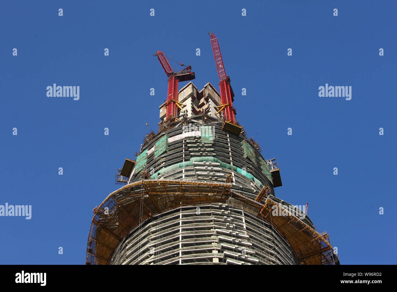 Shanghai tower under construction china hi-res stock photography and ...