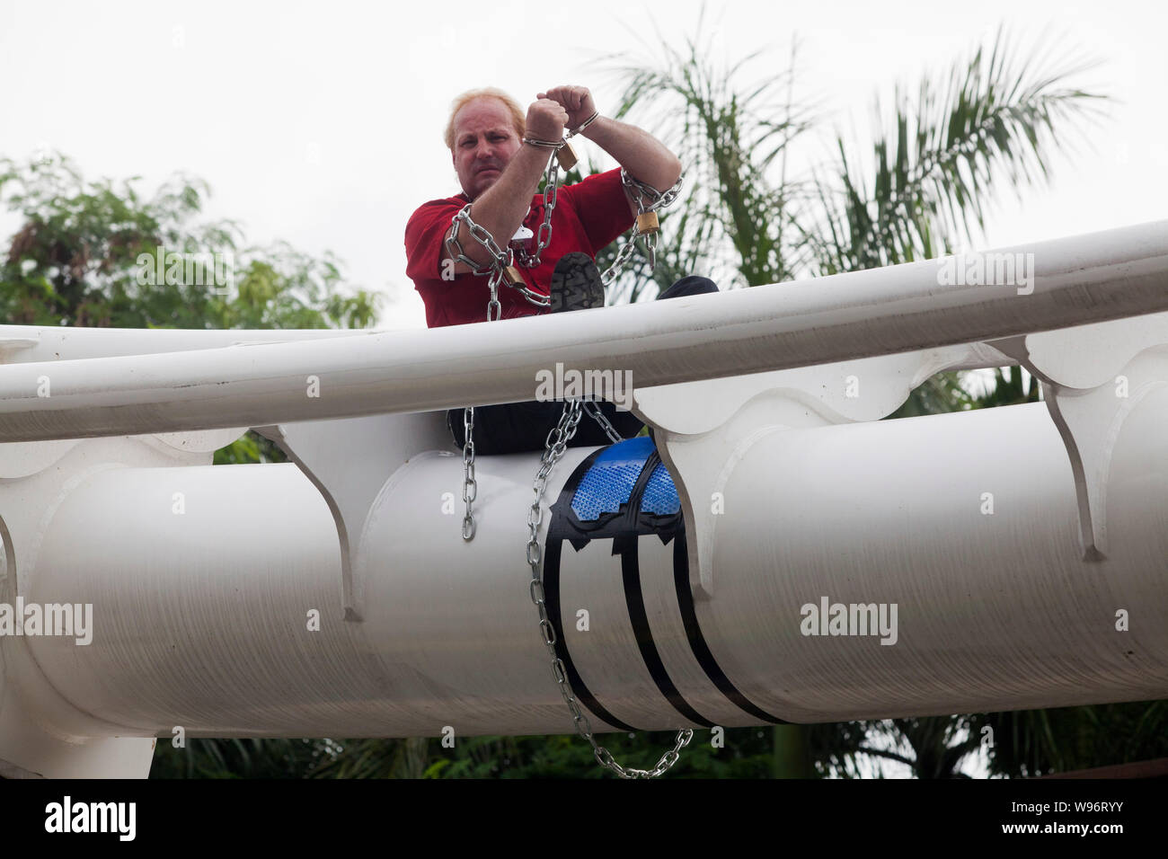 Escapologist hi-res stock photography and images - Alamy