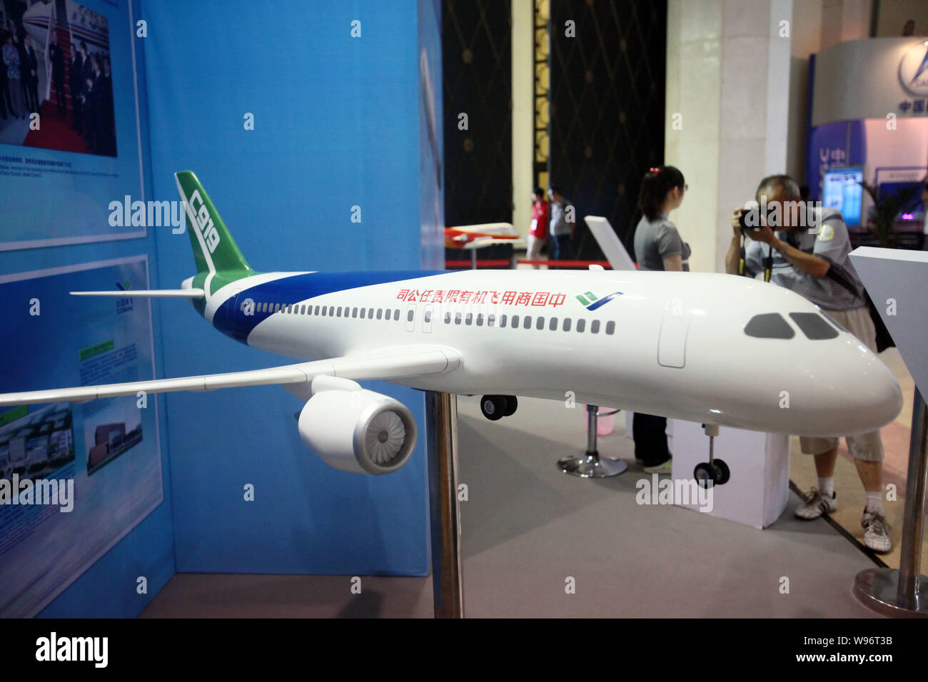 --FILE--A model of Chinese developed C919 jet plane of COMAC (The ...