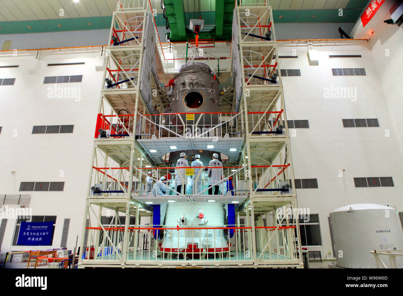 Aerospace engineers hi-res stock photography and images - Alamy