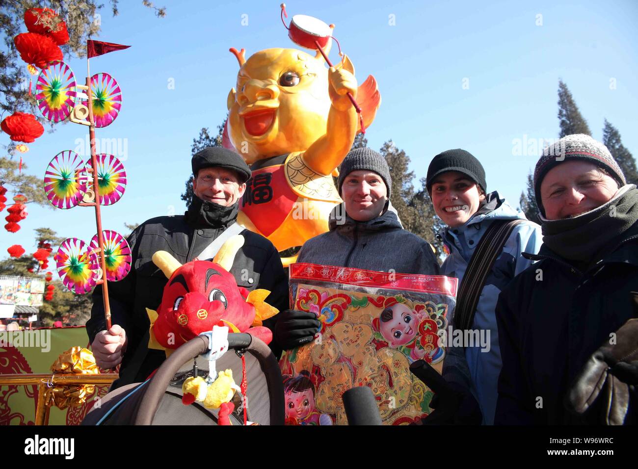 Foreign temple fair hi-res stock photography and images - Alamy