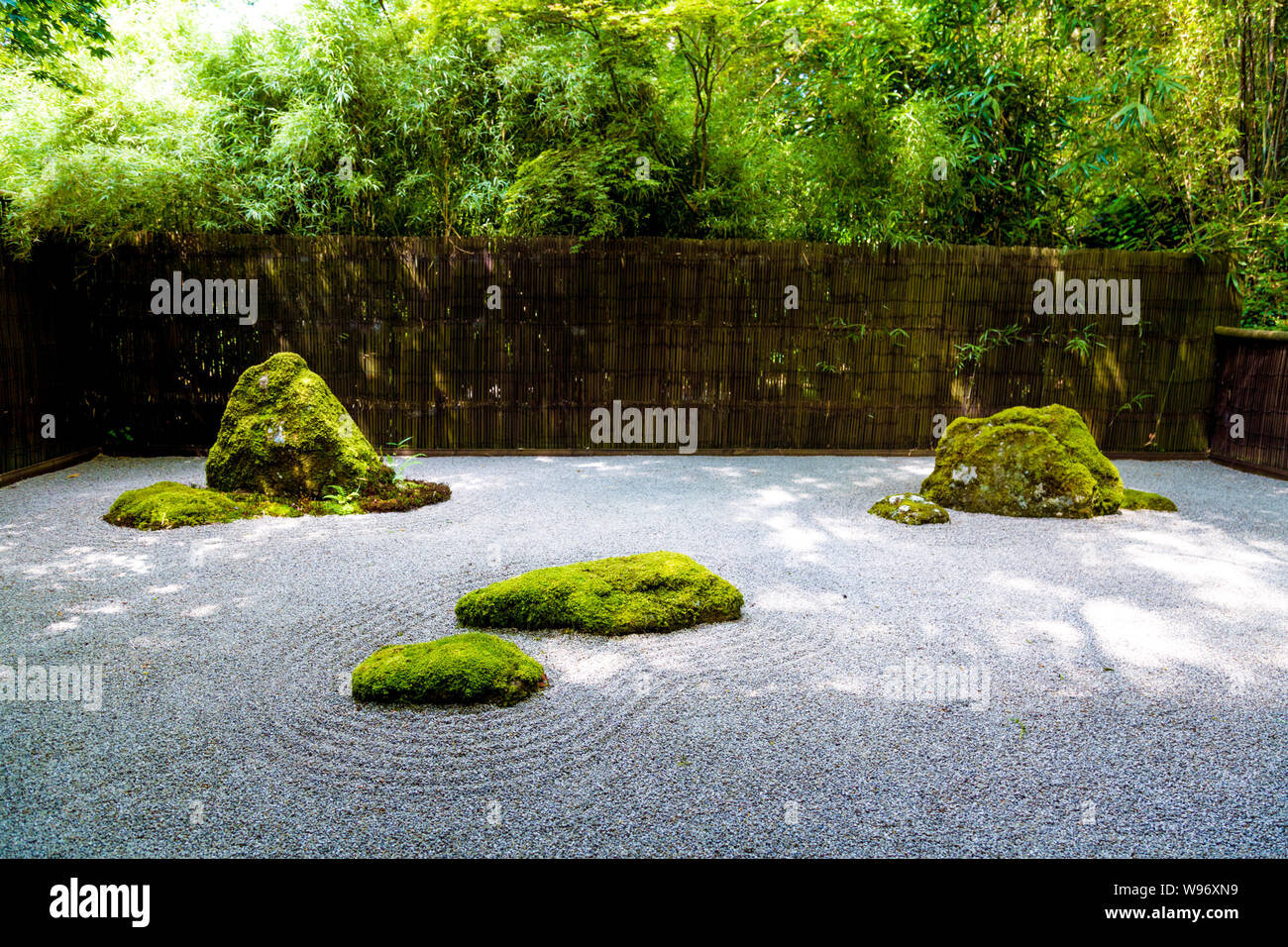 Karesansui hi-res stock photography and images - Alamy