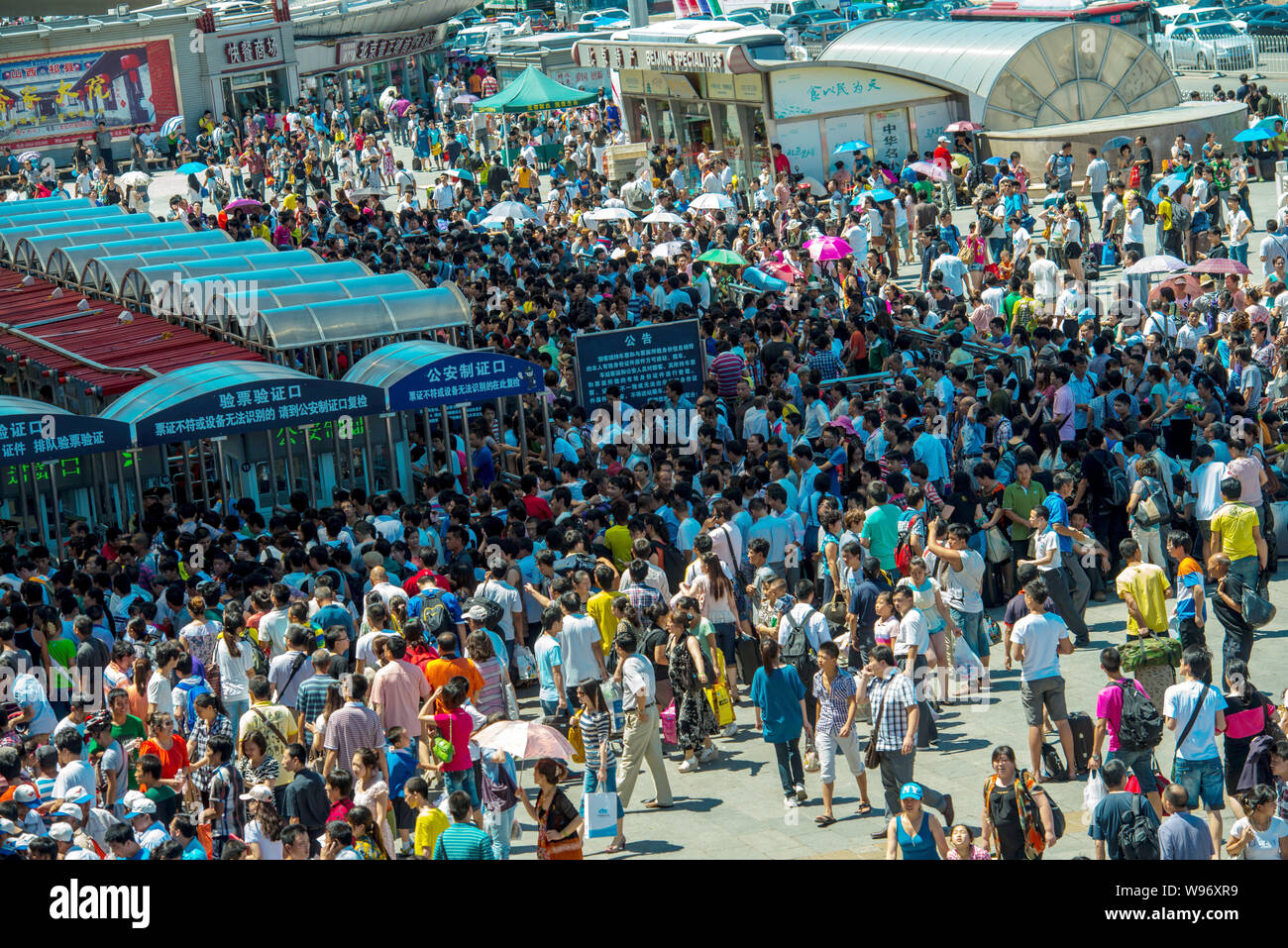Passengers crowd the Beijing West Railway Station after their trains ...