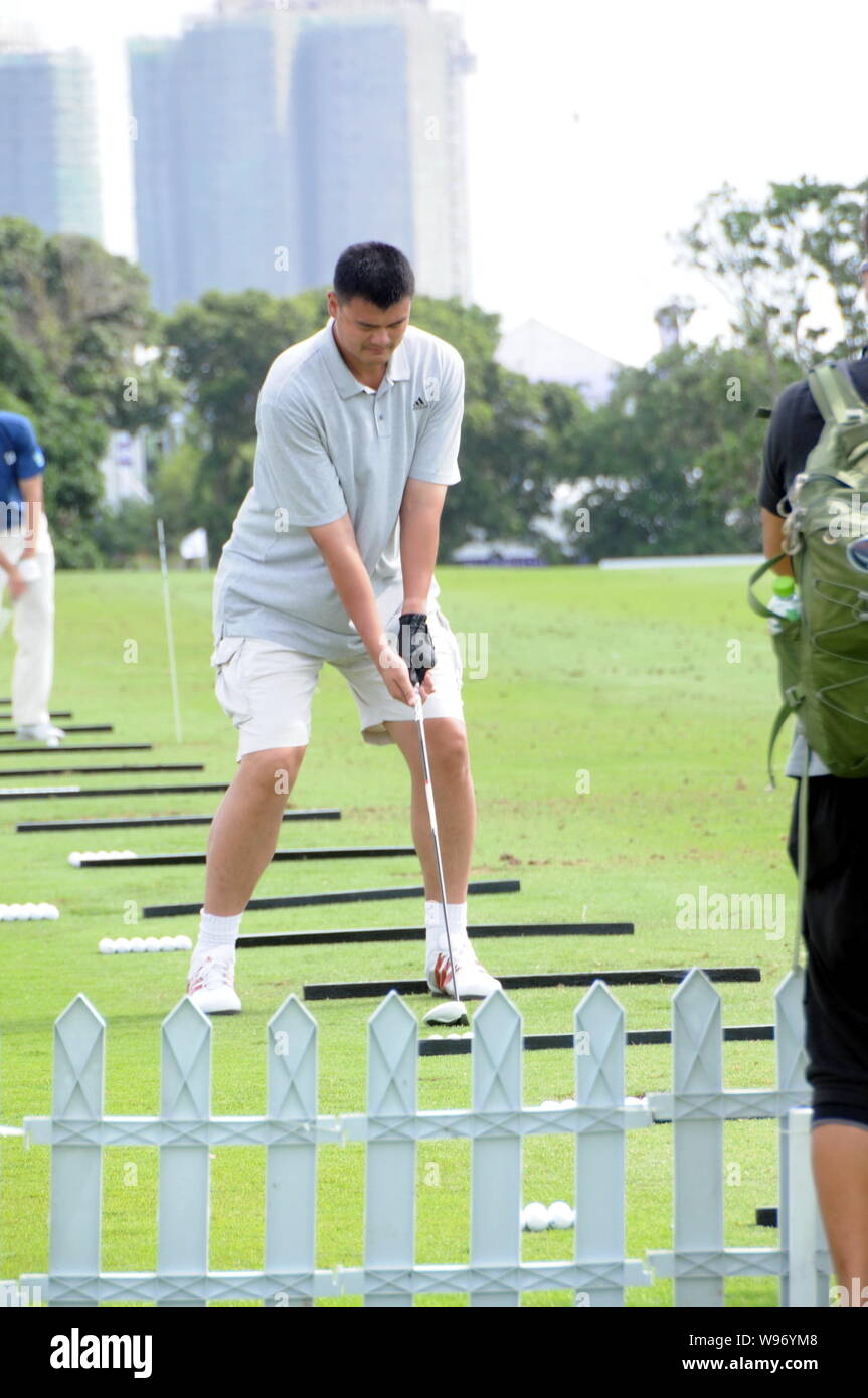 Yao ming playing hi-res stock photography and images - Alamy